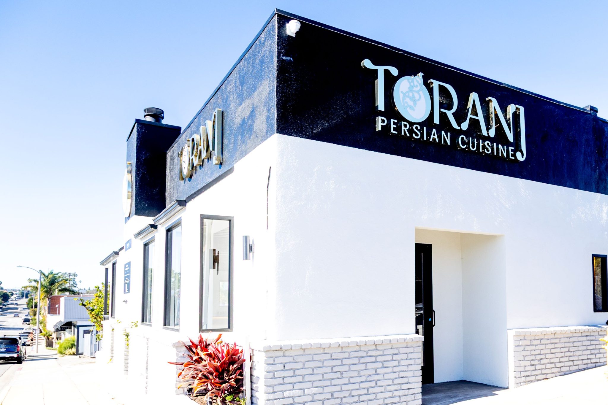 Manhattan Beach - Easy Reader & Peninsula Magazine